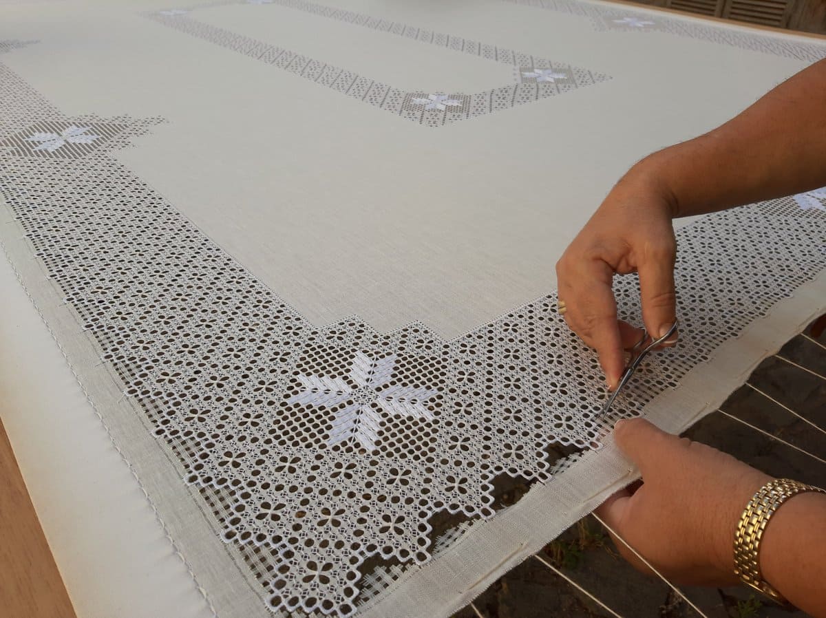 El calado canario, insignia de la artesanía isleña – Marca Canaria