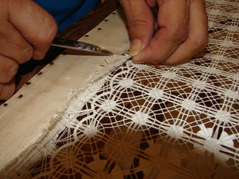 El calado canario, insignia de la artesanía isleña – Marca Canaria